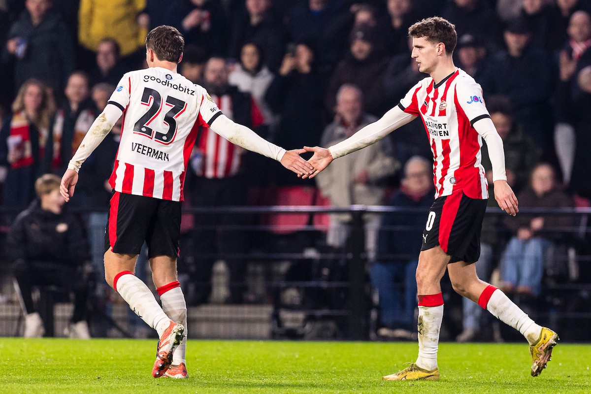 PSV heeft het ongelooflijk zwaar met Heracles Almelo, maar Guus Til ...