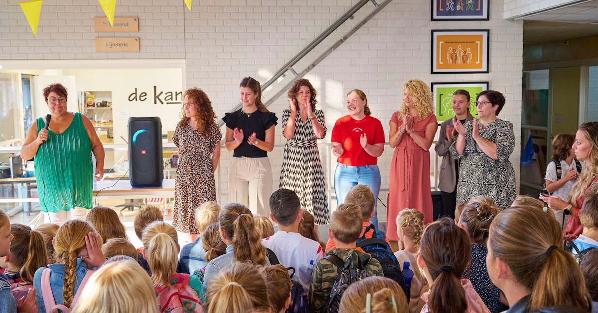Eerste schooldag met zeven nieuwe juffen: ’t Maxend prijst zich gelukkig | Bernheze | BD.nl
