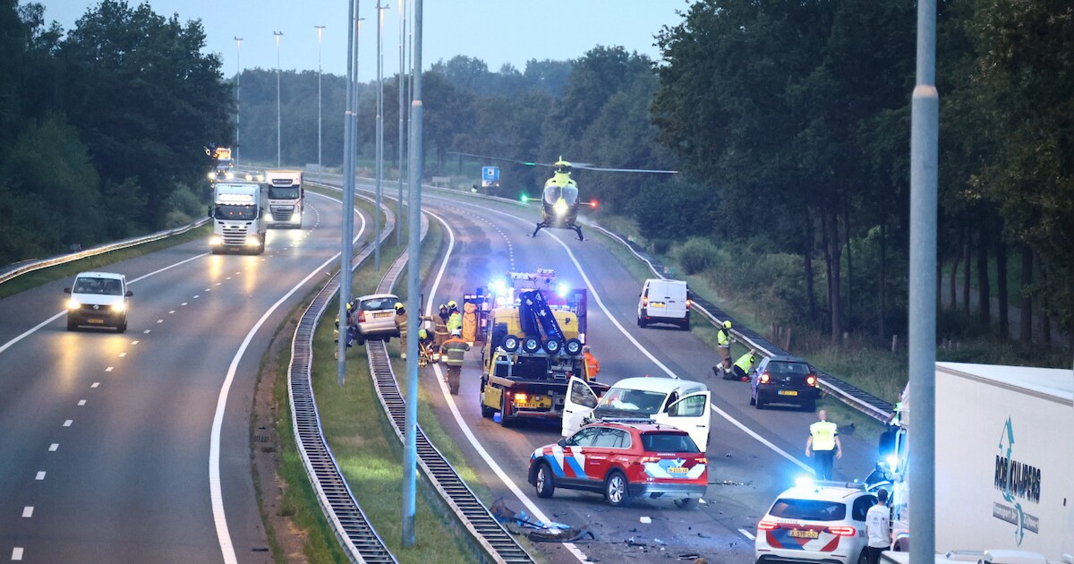 Dode en twee gewonden bij ongeluk op A73, mogelijk door spookrijder: ‘Ik kon niets doen ...