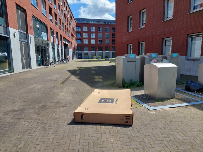 Boete voor rondslingerende doos, ook al ontkent Tilburger dat ie van ...
