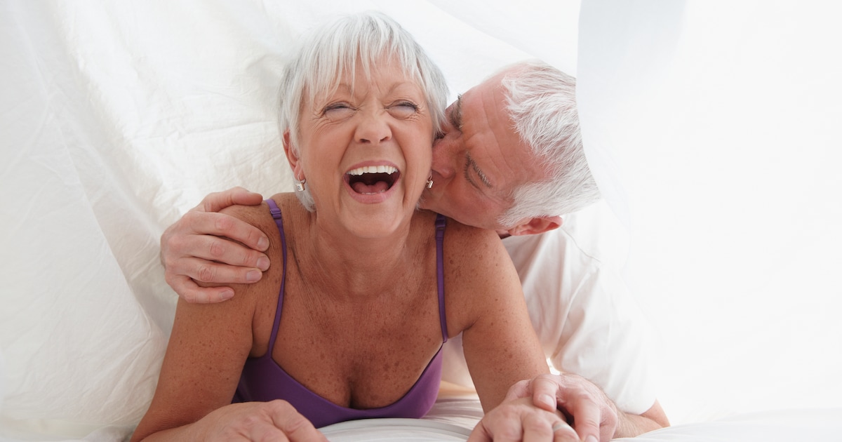 Opa en oma moeten meer over hun seksleven praten, zeggen deze seksuologen: ‘Ze zijn net zo ...