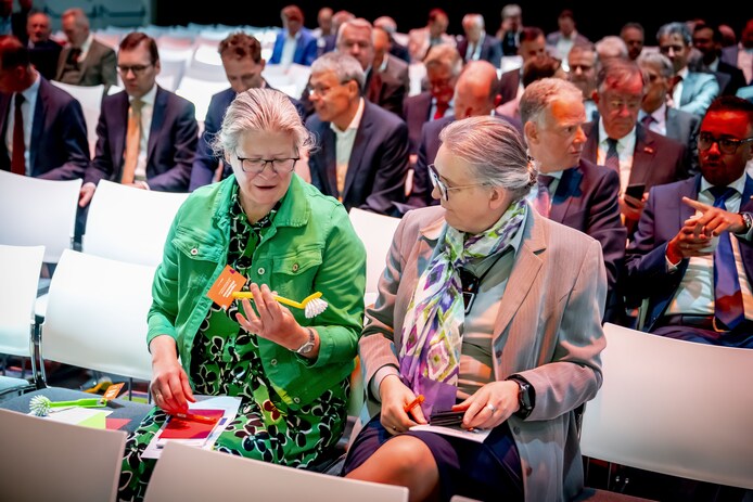 SGP-congres wijst actieve rol voor vrouwen af: ‘Deze vergadering is ...