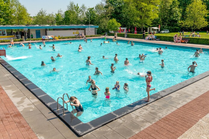 Gedeelde kleedkamers bij zwembad Zidewinde: waarom het college denkt ...