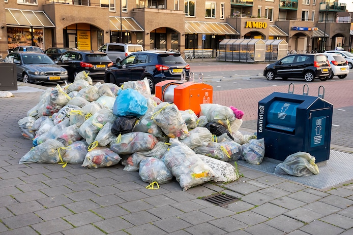 Ondergrondse containers voor plastic afval weg uit Oss; in zakken werkt ...
