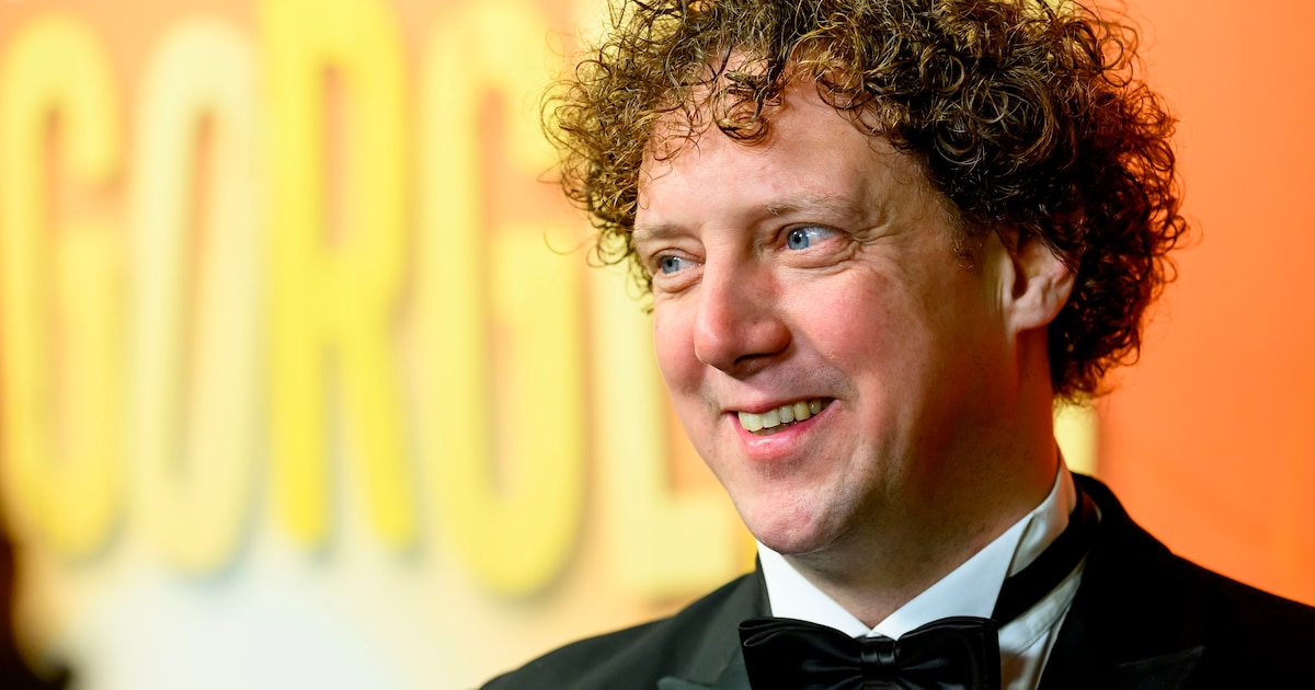 Jochem kijkt naar Max en Gordon gaat op reis met zijn bonusmoeder ...