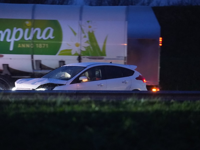 File op A50 door ongeluk met auto bij Herpen: schade en linkerrijstrook ...