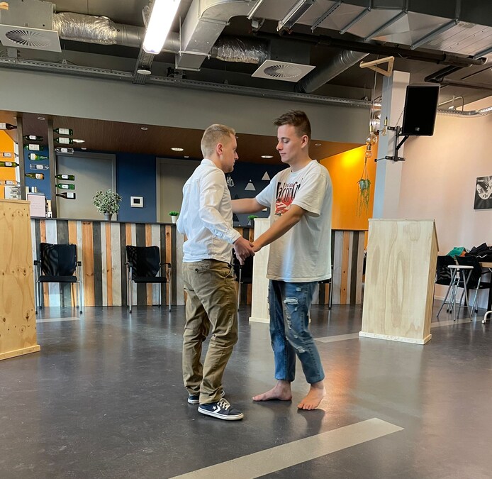 Jongeren met beperking klagen zorgverlener aan in voorstelling ...