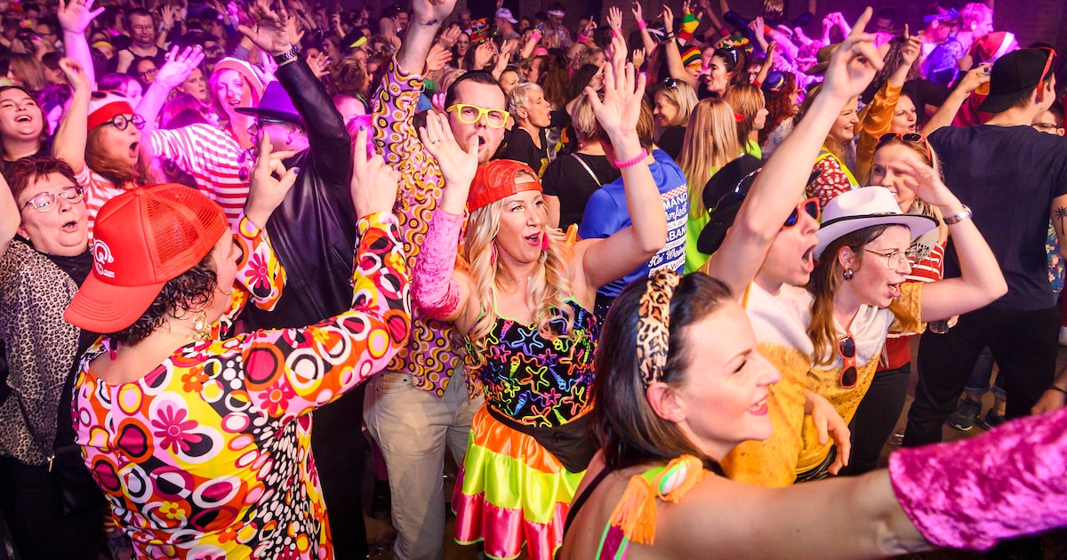 Losgaan in foute outfits tijdens The Party FOUT in de Koekbouw Veghel ...