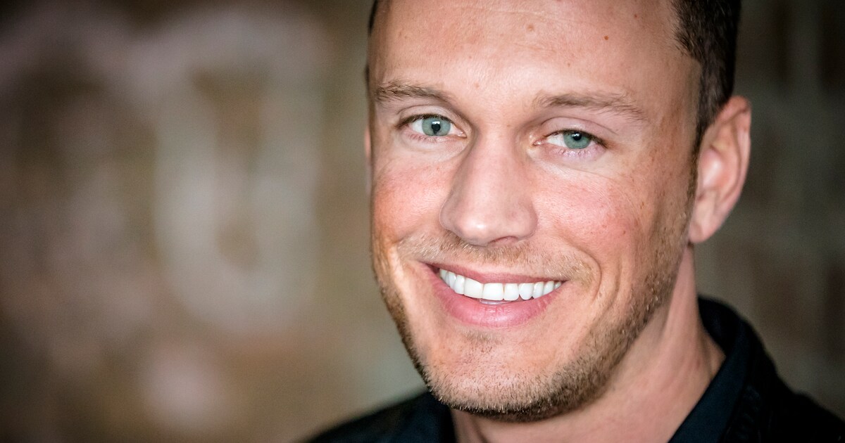 Regelmatig kreeg Aron opmerkingen na ongeluk met vuurwerk: ‘Mama, wat ...