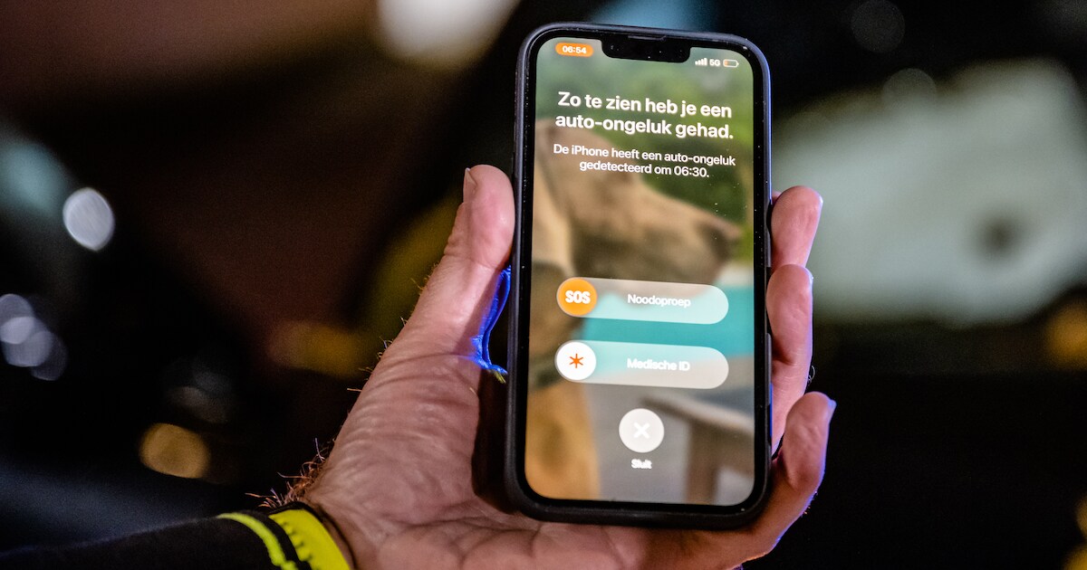 Mobieltje bestuurder meldt auto-ongeluk in Tilburg: ‘Dit hebben we hier nog niet eerder gezien ...
