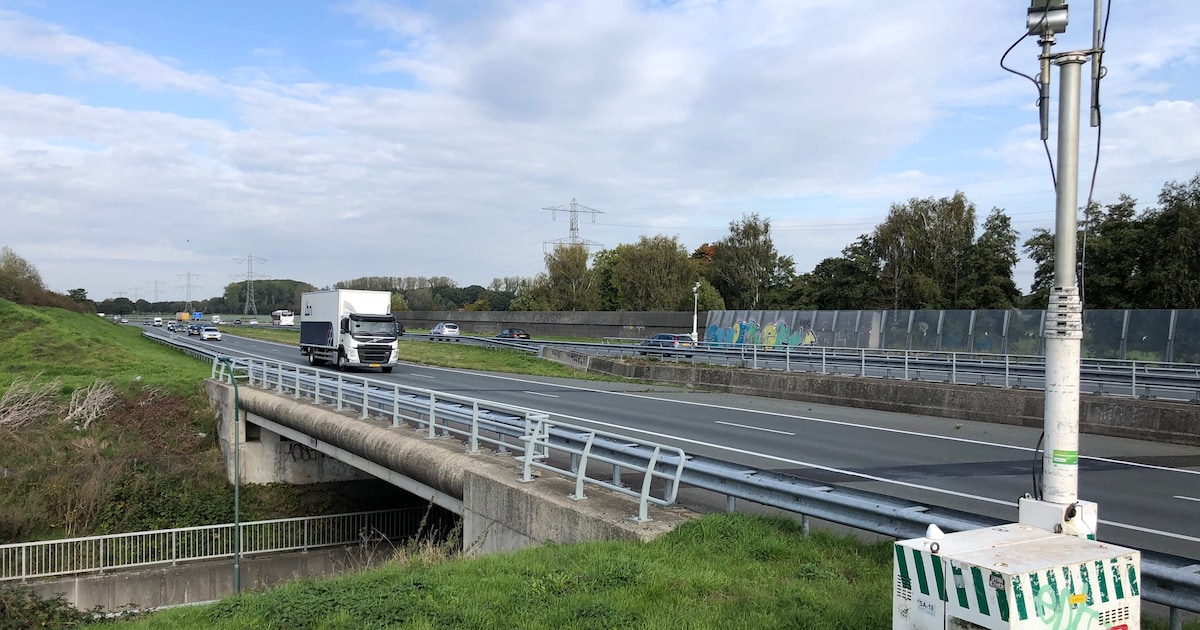 Opvallende camera’s langs A50 laten automobilisten ‘schrikken’ | Uden ...