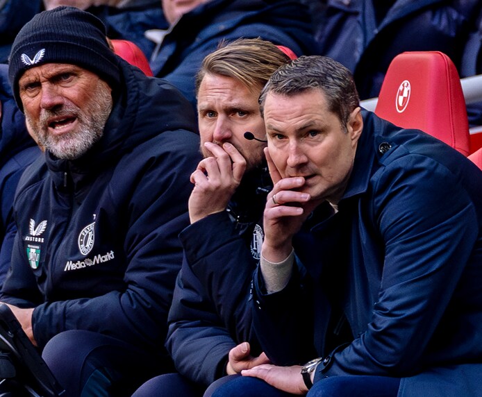 Crisistijd, veel blessures en clash met PSV, maar Brian Priske blijft de rust zelve | Voetbal ...