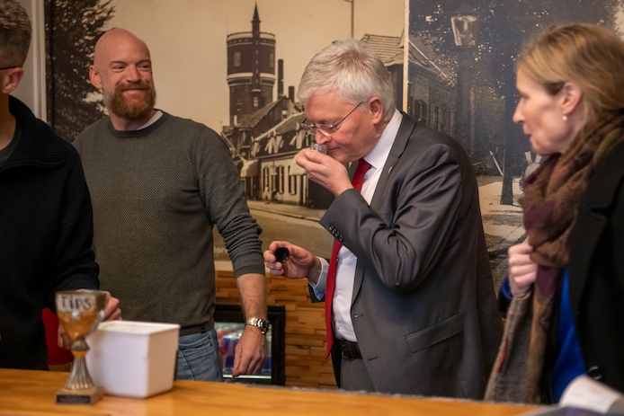 Bijna de helft van verkochte wiet in Tilburg en Breda is legaal ...