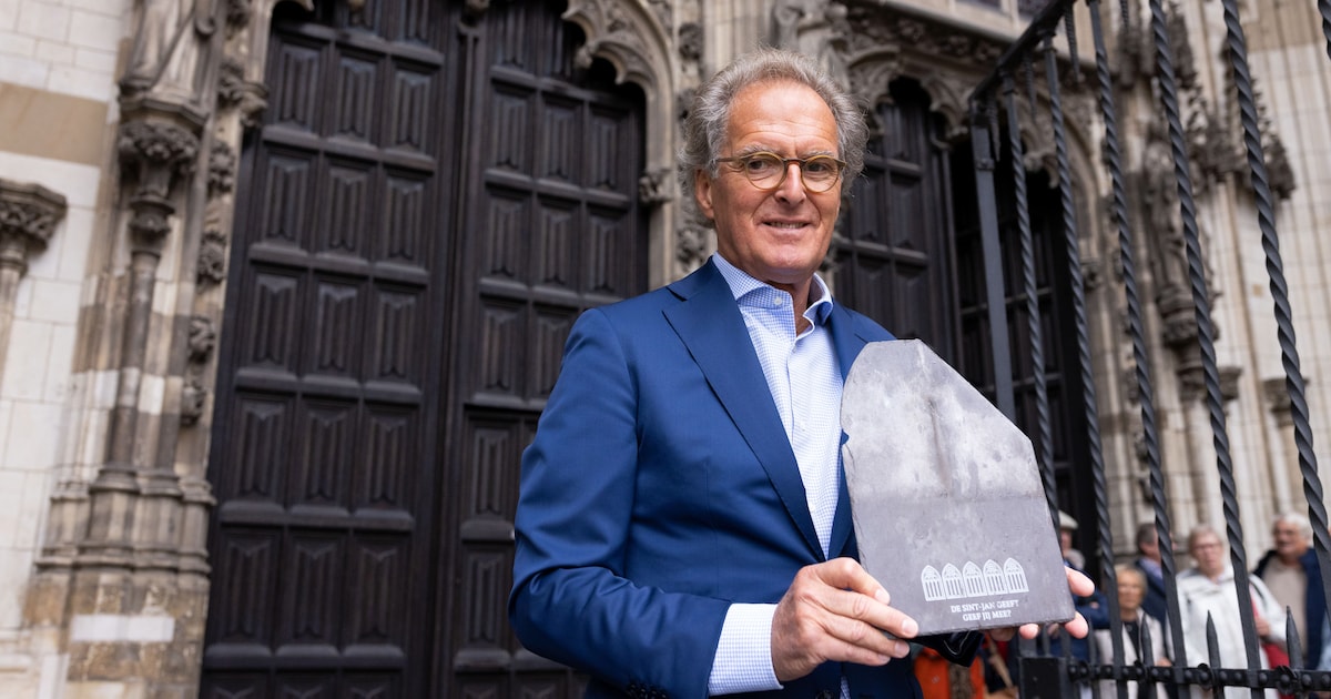 Eten van een dakpan van de Sint-Jan: duizenden dakpannen van kathedraal ...