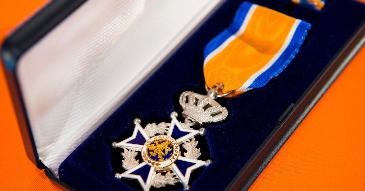 Lintje voor Jos van Empel bij afscheid van museumboerderij | Uden, Veghel e.o. | BD.nl