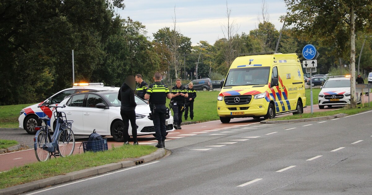 Fietser raakt gewond bij oversteken kruising in Oss: automobilist raakt ...