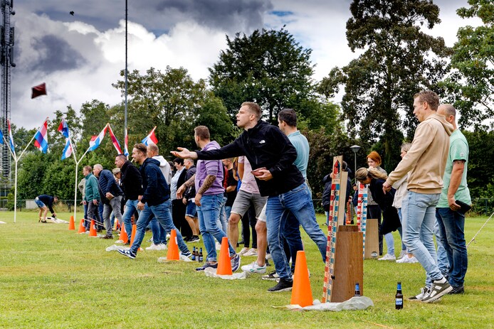 Cornhole verovert Geffen: ‘Dit spelletje kan iedereen, het is een echte campingsport’ | Oss | bd.nl