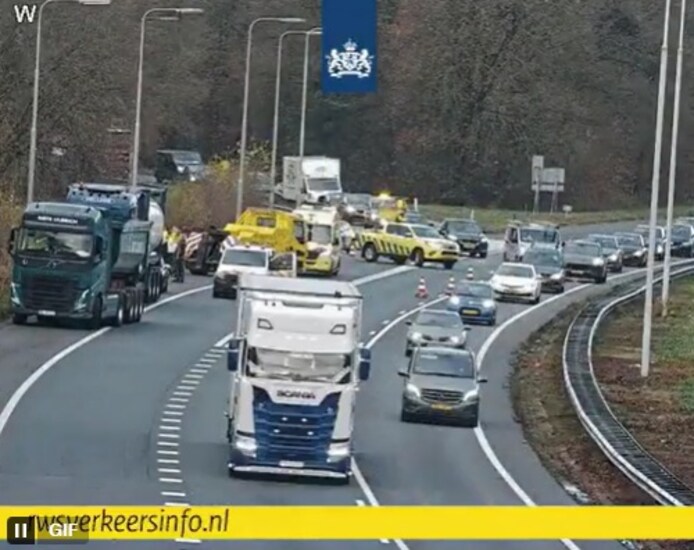 Ongeval met twee vrachtwagens veroorzaakt lange file op A58 tussen Tilburg en Best | Eindhoven ...