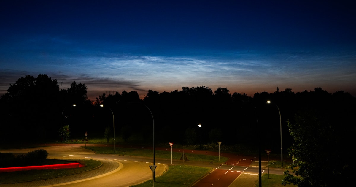 Bijzonder natuurverschijnsel boven Eindhoven: lichtende nachtwolken ...