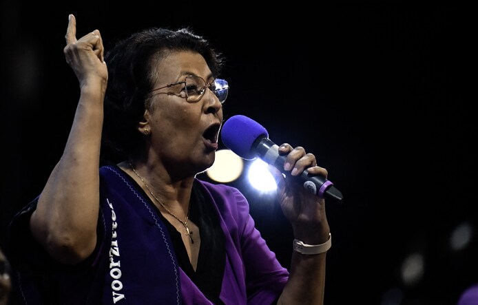 Van vrouwenactivist tot president: wie is Jennifer Simons, de nieuwe ...