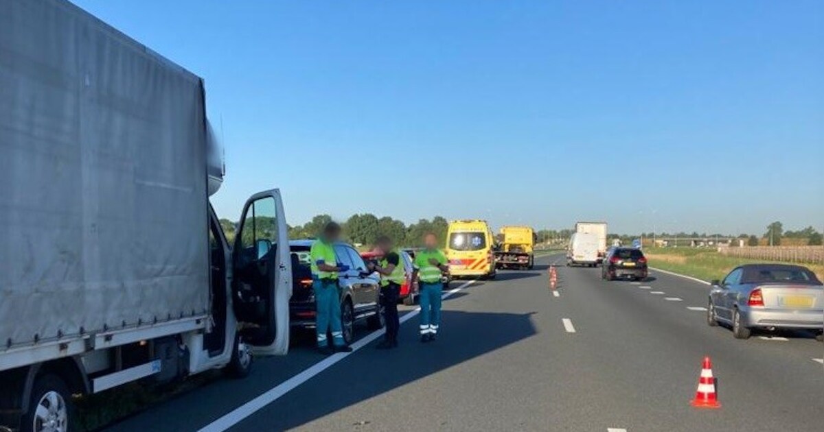 File door ongeluk met meerdere auto’s en vrachtwagen op A50 bij Volkel ...