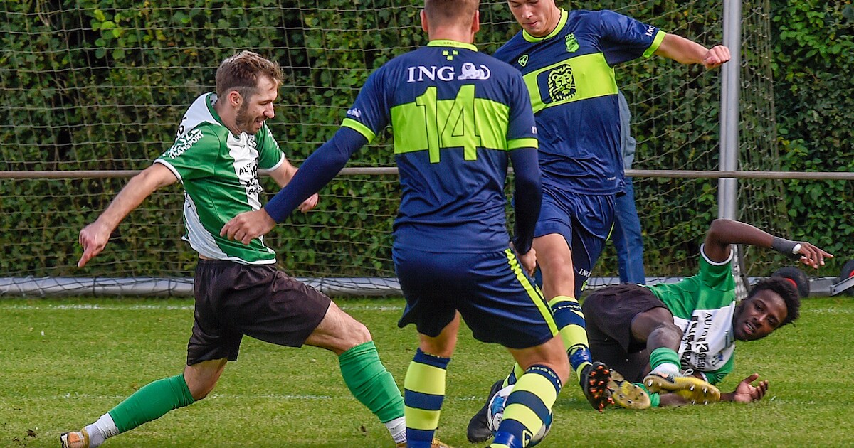 Claude van Zomeren laat zijn oude club MOC’17 zien hoe het moet ...