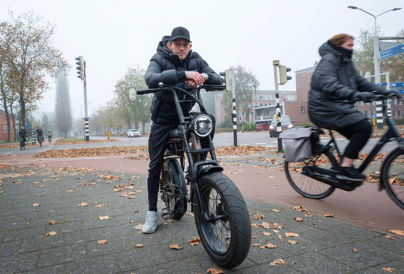 Danny (30) rijdt voor het gemak op een fatbike door Breda, ook al is ...