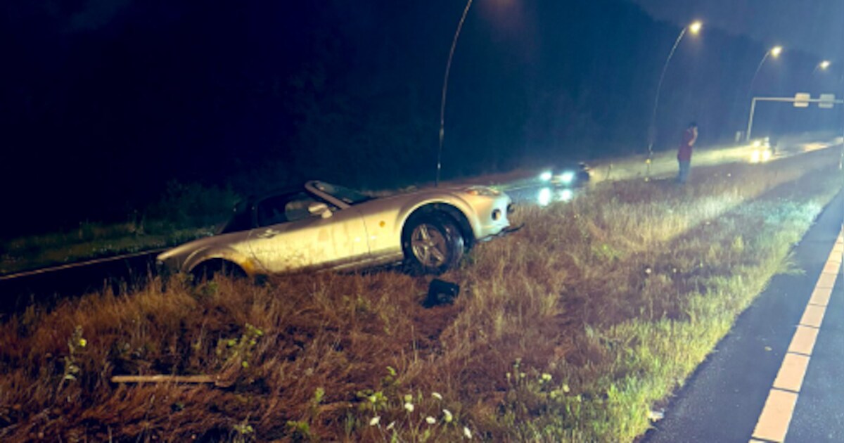 Auto vliegt uit de bocht op N2 bij Eindhoven | Regio | BD.nl