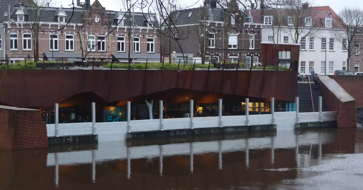 Straatbeeld: Hoog water, schotten voor het bolwerk | Stadsgezicht Den ...