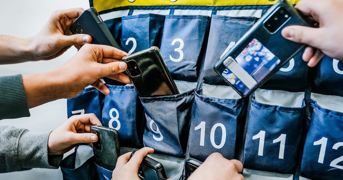 Scholen in de regio willen niet aan een verbod op mobieltjes in de klas: ‘Vroeg of laat komt die ...