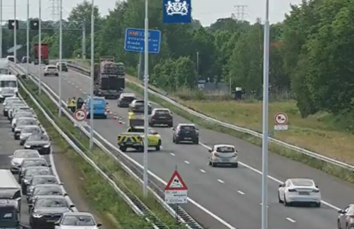 Ongeval op de A58 met meerdere voertuigen leidt tot veel vertraging tussen Eindhoven en Tilburg ...