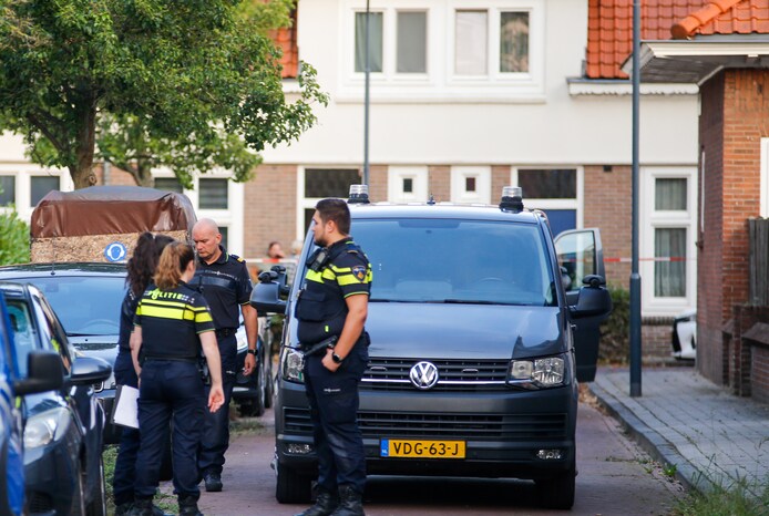 Man (48) en vrouw (54) dood gevonden in Gorinchemse woning, politie vermoedt een misdrijf ...