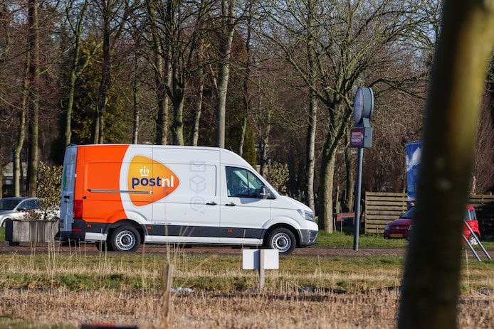 ‘Er is eigenlijk geen sprake meer van bezorging: pakketten worden bij ...