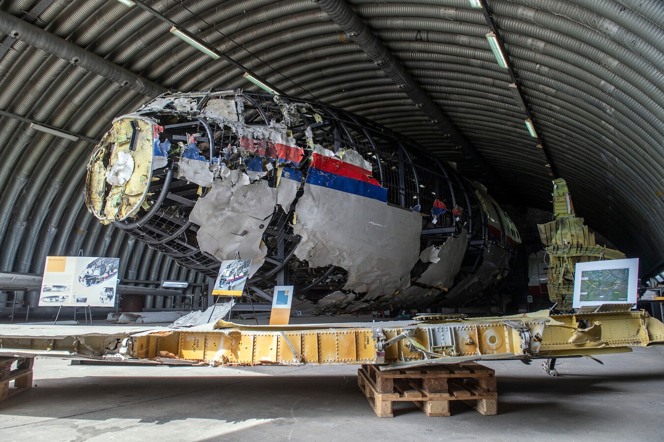 Deuren naar MH17-reconstructie gaan zelden open: zo ligt het wrak er nu ...