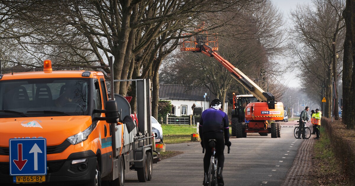 Parkeerhavens weggehaald langs de N327: flinke omleidingen tussen ...