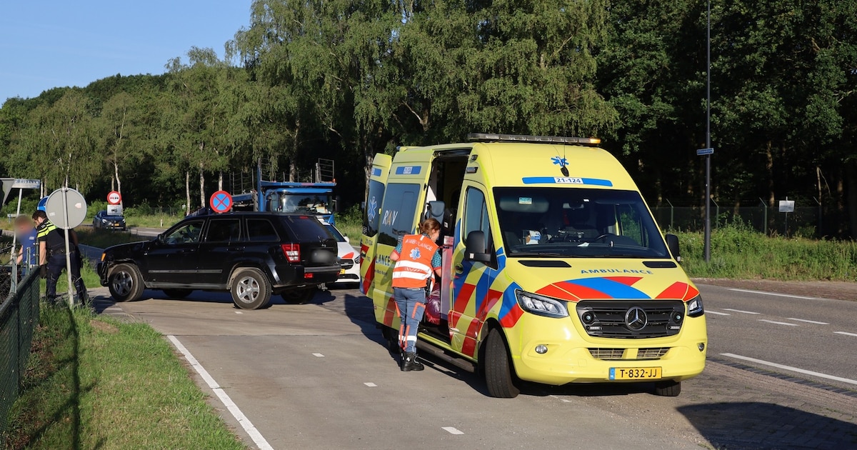 Brommerrijder naar ziekenhuis na botsing met auto in Odiliapeel | Regio ...