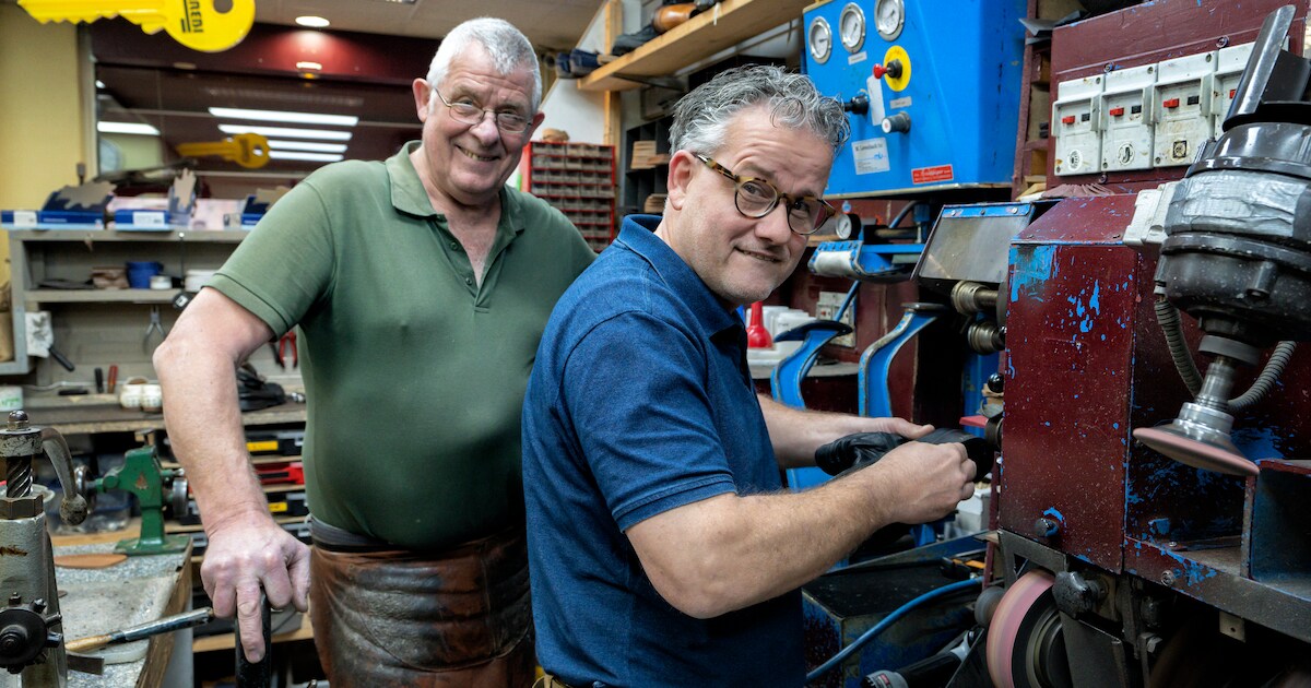 Schoenmaker Frank Hanff draagt zelf vakmanschap over | Meierij | BD.nl