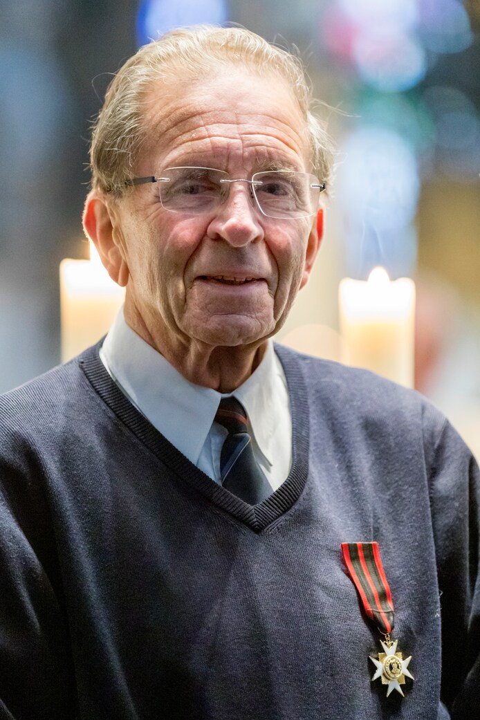 Pauselijke onderscheiding voor vrijwilliger Leo Peters in Sint-Jan ...