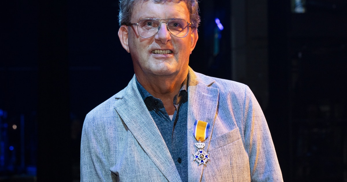 Koninklijke eer voor TBL-rector Tom Brocks die stopt | Oss | BD.nl