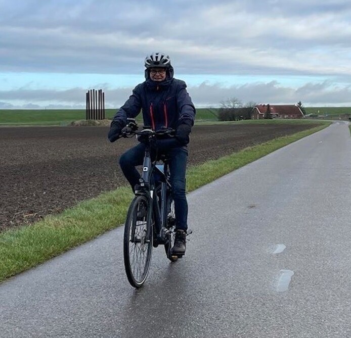 Een helm op de fiets? Inderdaad, het ziet er niet uit... maar op deze ...