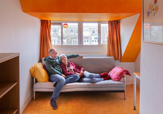 Peter en Wietske mogen hun zolderkamer niet delen: lokale politiek wakker geschud | Binnenland ...