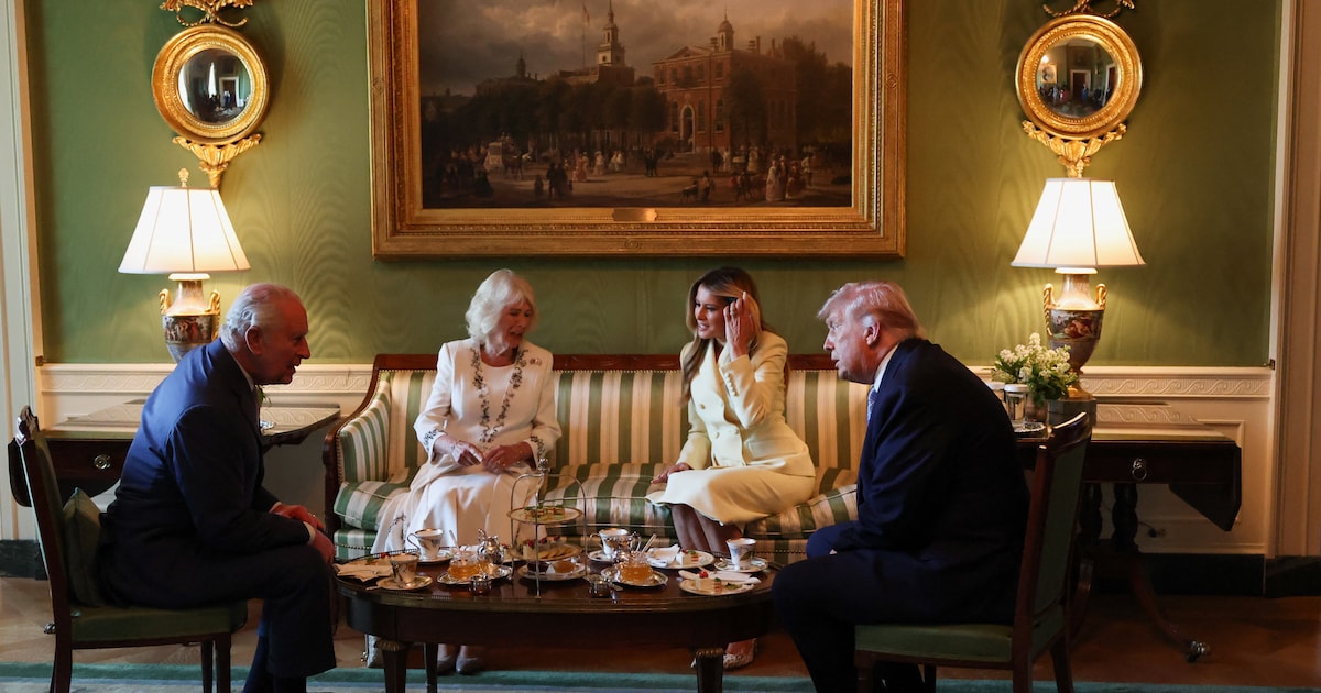 Britse koning Charles en Camilla drinken thee met Trump en Melania in ...