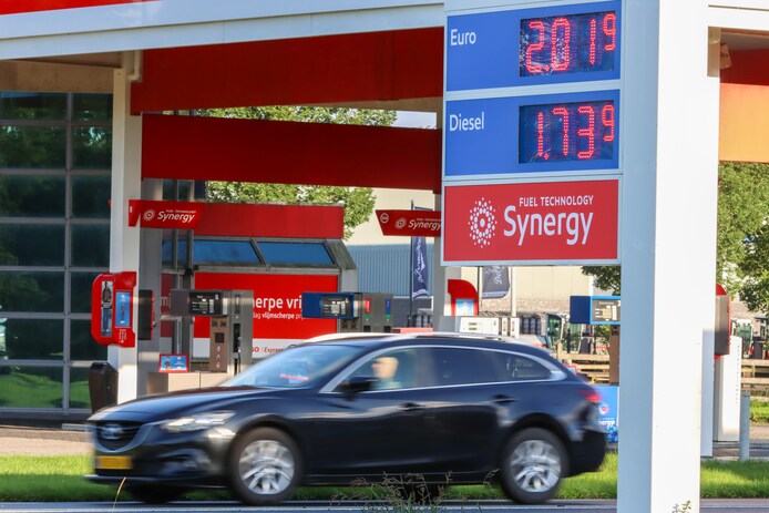 Prijsverschil benzine loopt op tot ruim 27 euro voor een volle tank ...
