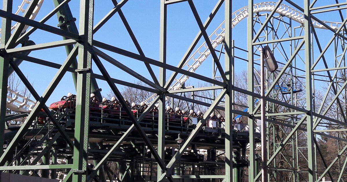 Poppen maken eerste testrondjes nieuwe Python; bekendste achtbaan ...