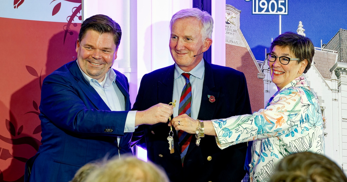 Historisch moment bij Hotel Central: Karin Rademaker draagt leiding ...